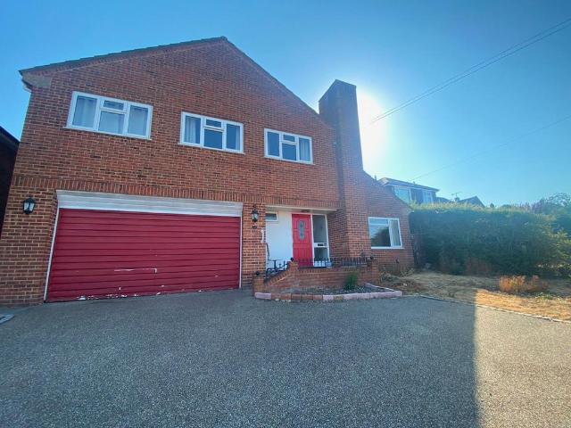 6 bedroom detached house to rent
