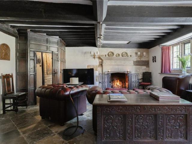 6 bedroom detached house to rent
