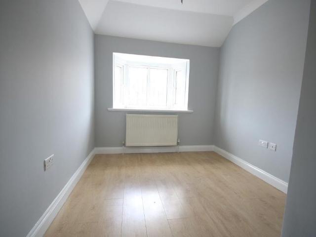 6 bedroom detached house to rent