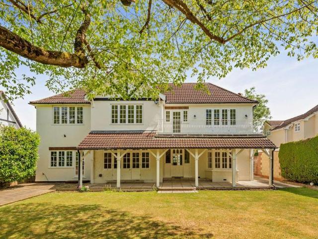 6 bedroom detached house to rent