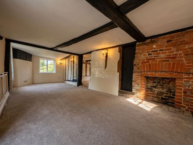 6 Bedroom Detached House To Rent