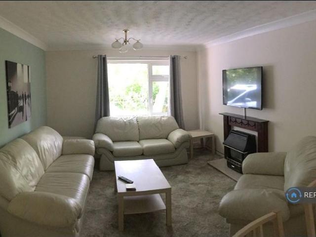 6 bedroom detached house to rent