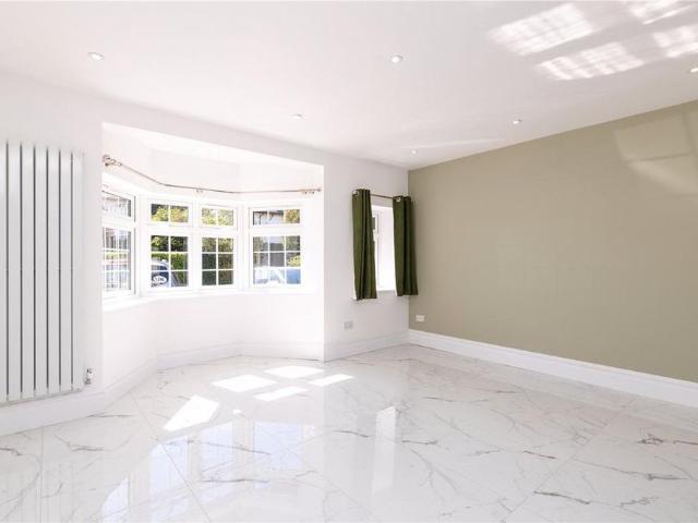 6 bedroom detached house to rent