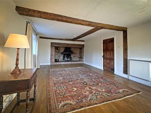 6 bedroom detached house to rent