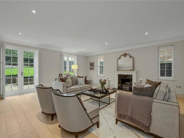 6 bedroom detached house to rent