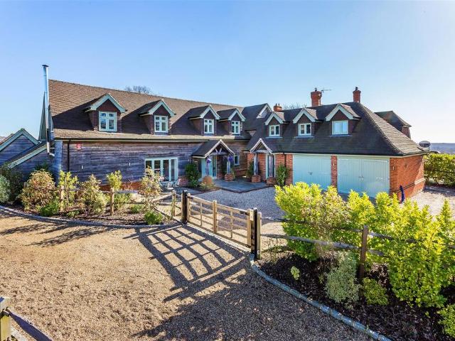 6 bedroom detached house to rent