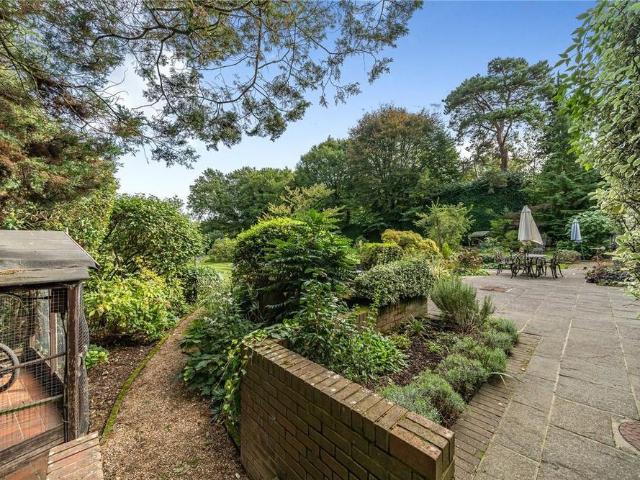 6 bedroom detached house to rent