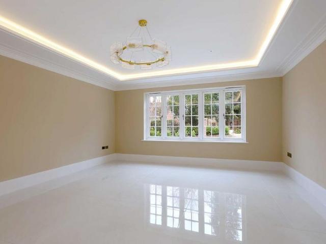 6 bedroom detached house to rent