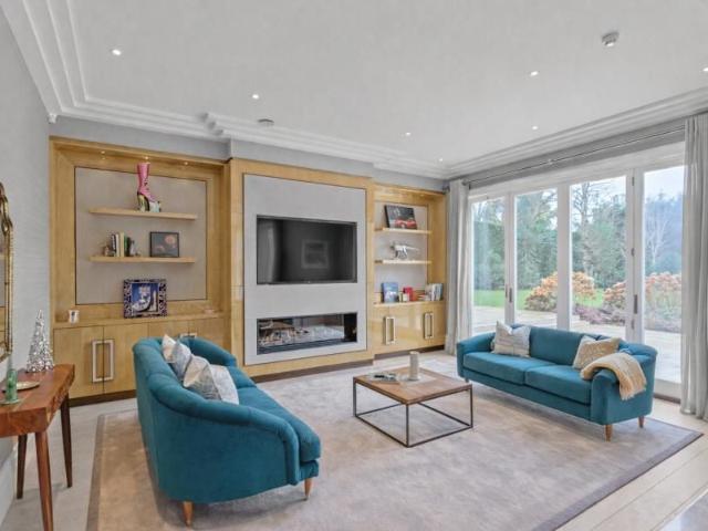 6 bedroom detached house to rent