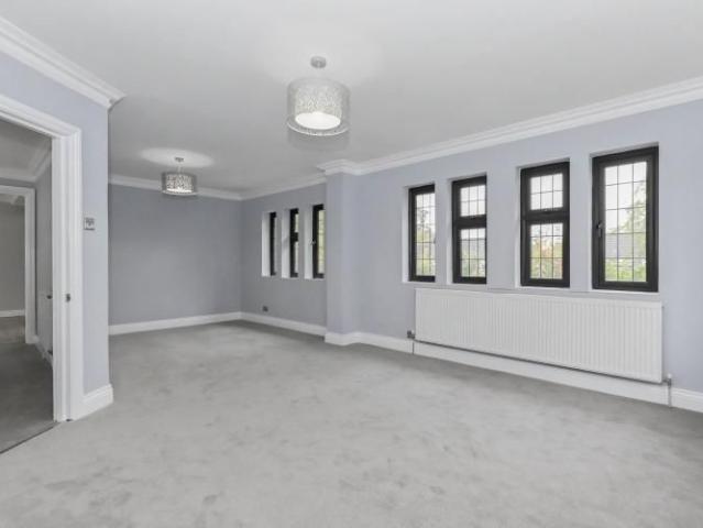 6 bedroom detached house to rent