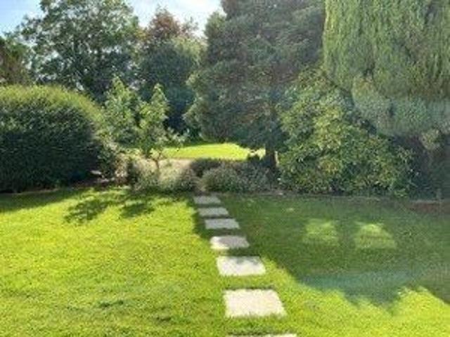 6 bedroom detached house to rent