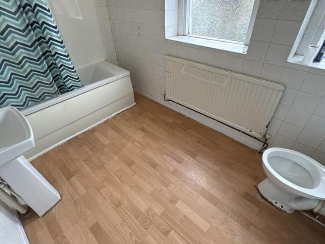 6 bedroom detached house to rent