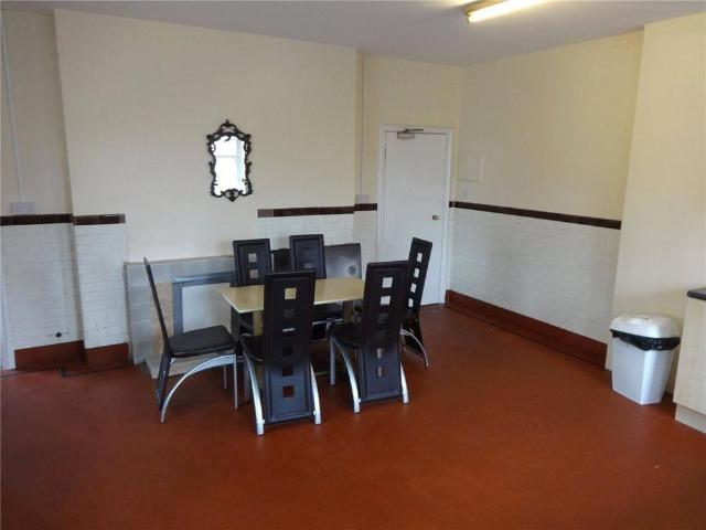 6 bedroom detached house to rent