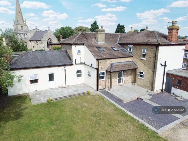 6 bedroom detached house to rent