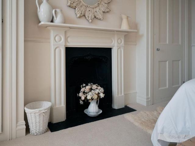 6 bedroom detached house to rent