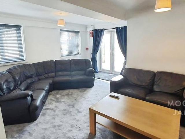 6 bedroom detached house to rent