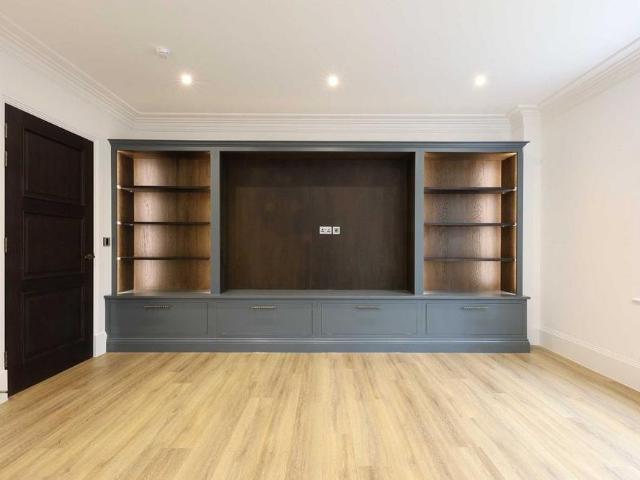 6 bedroom detached house to rent