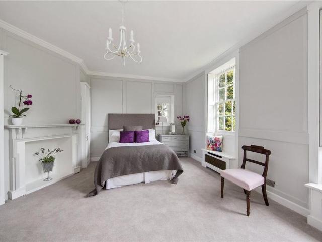 6 bedroom detached house to rent