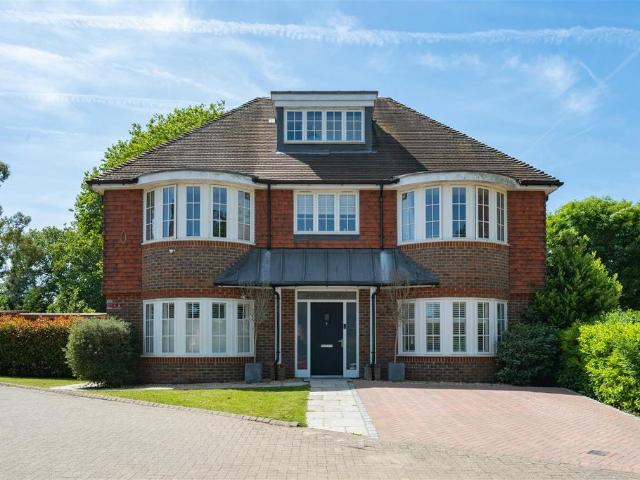 6 bedroom detached house to rent