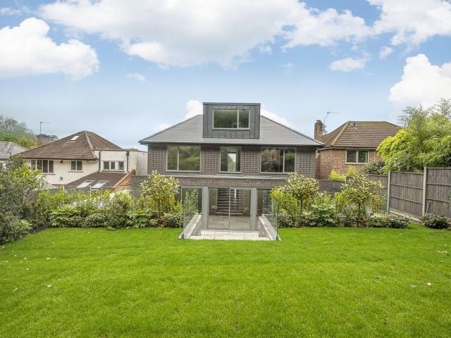 6 bedroom detached house to rent