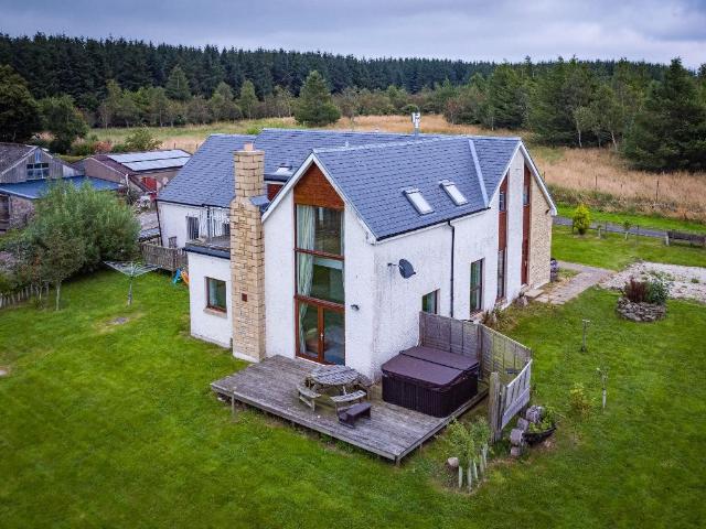 6 bedroom detached house to rent