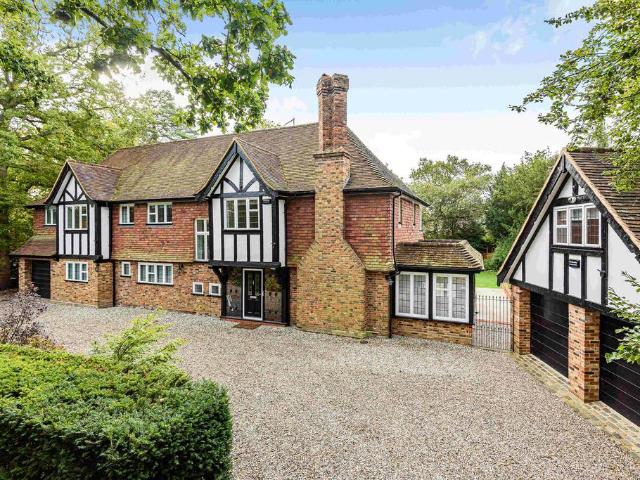 6 bedroom detached house to rent