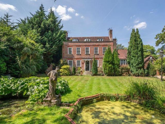 6 bedroom detached house to rent