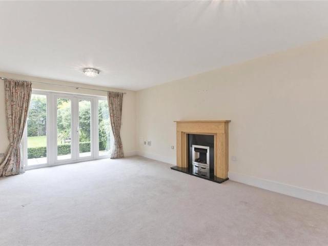 6 bedroom detached house to rent