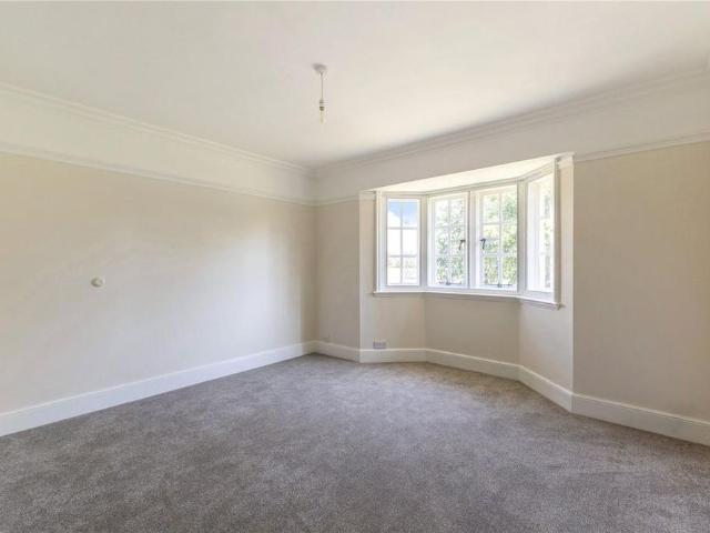 6 bedroom detached house to rent