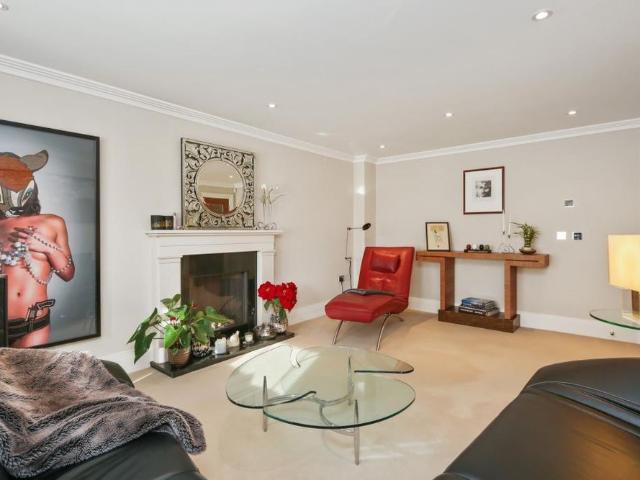 6 bedroom detached house to rent