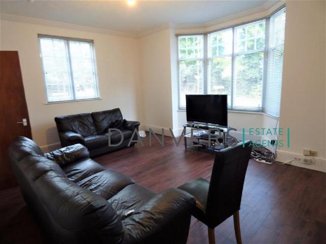 6 bedroom detached house to rent