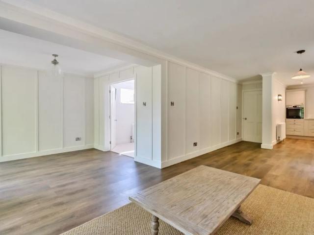 6 bedroom detached house to rent