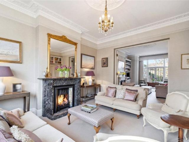 6 bedroom detached house to rent