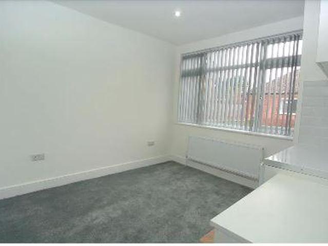 6 bedroom detached house to rent