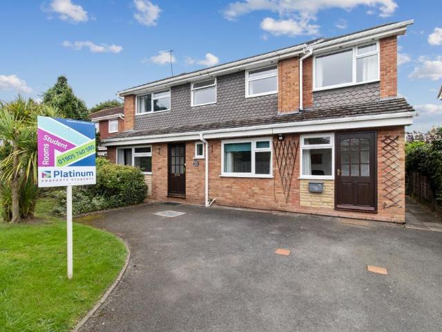 6 bedroom detached house to rent
