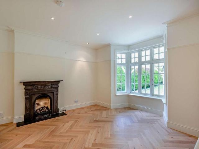 6 bedroom detached house to rent
