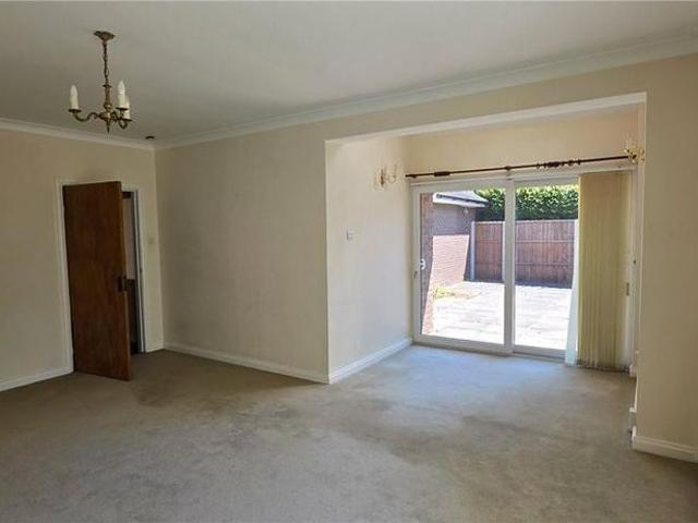 6 bedroom detached house to rent