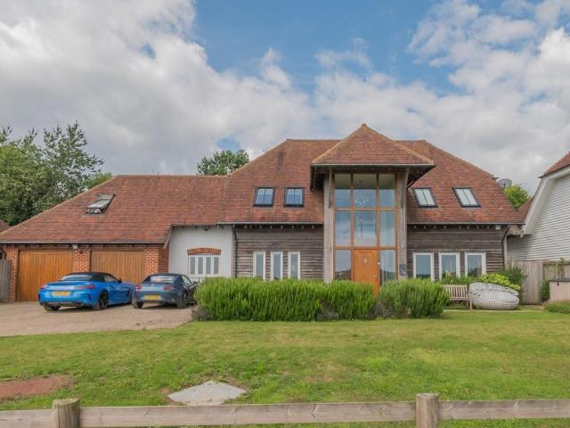 6 bedroom detached house to rent