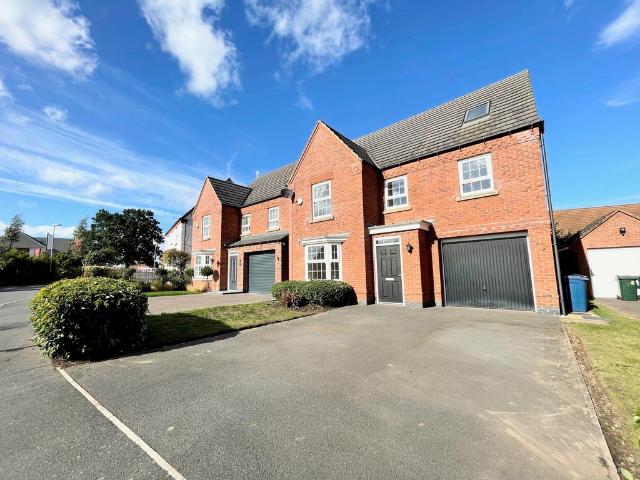 6 bedroom detached house to rent