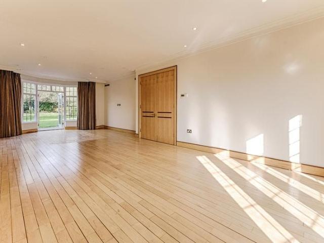 6 bedroom detached house to rent