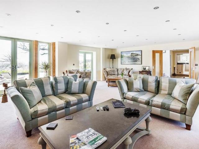 6 bedroom detached house to rent