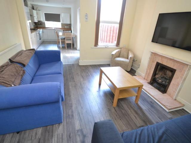 5 bedroom semi detached house to rent