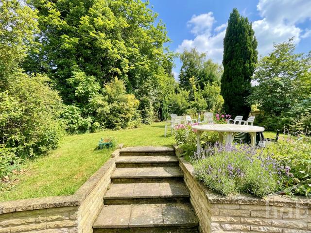 6 bedroom detached house to rent