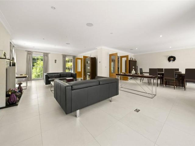 6 bedroom detached house to rent