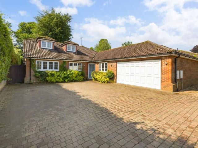 6 bedroom detached house to rent