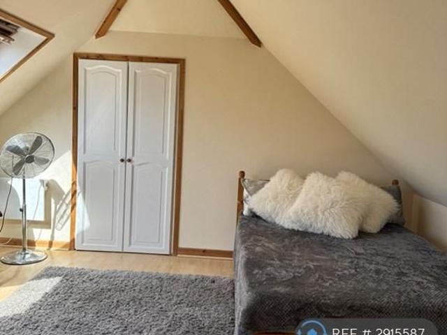 6 bedroom detached house to rent