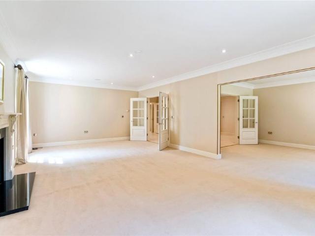 6 bedroom detached house to rent