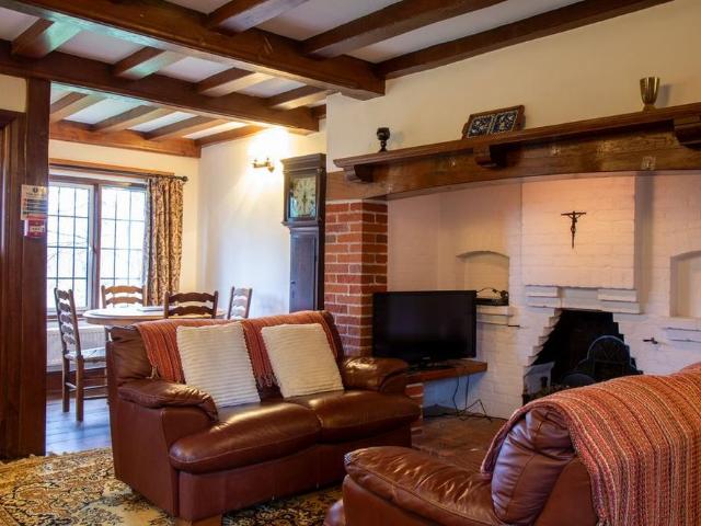 6 bedroom detached house to rent