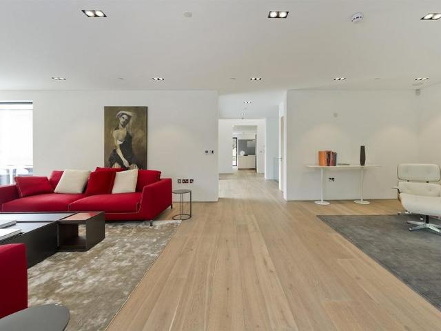 6 bedroom detached house to rent