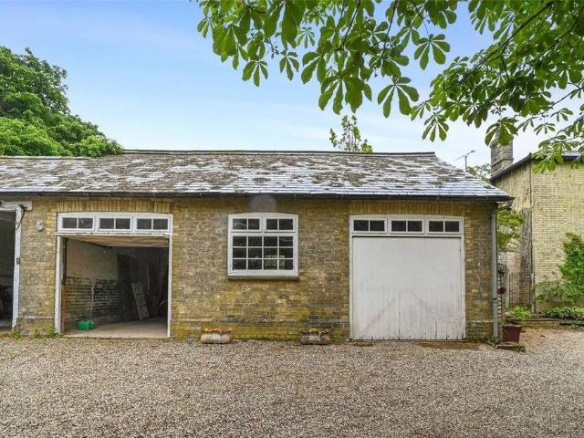 6 bedroom detached house to rent